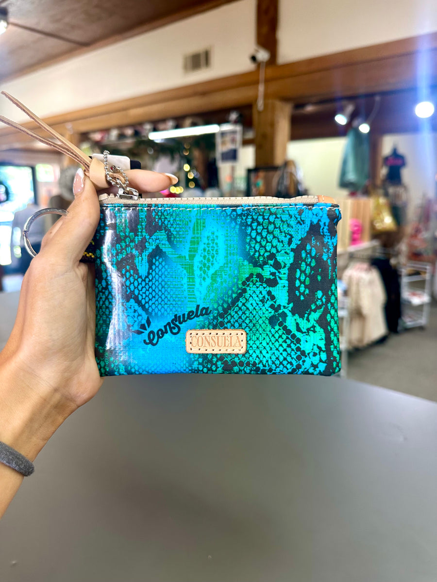 Cade-Pouch Consuela – Martha Gene